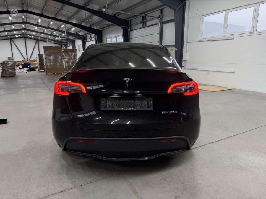 Black Tesla Model Y 2022 in Kaunas, with an engine capacity of 0.00 L and mileage of 50 thousand km for 23500 €, photo 6 on AUTOMOTO.COM.LV