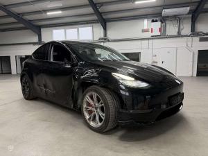 Black Tesla Model Y 2022 in Kaunas, with an engine capacity of 0.00 L and mileage of 50 thousand km for 23500 €, photo 8 on AUTOMOTO.COM.LV