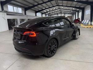 Black Tesla Model Y 2022 in Kaunas, with an engine capacity of 0.00 L and mileage of 50 thousand km for 23500 €, photo 9 on AUTOMOTO.COM.LV