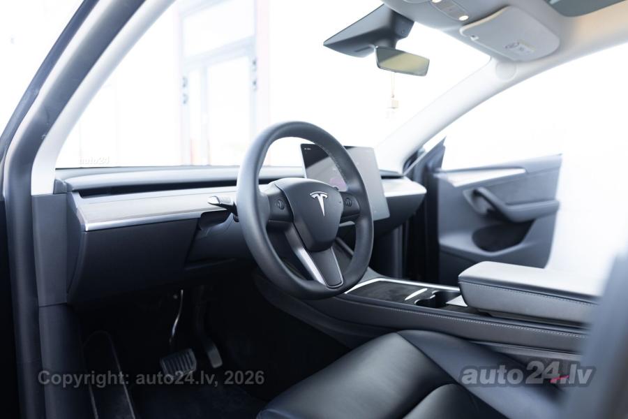 Black Tesla Model Y 2022 in Tallinn, with an engine capacity of 0.00 L and mileage of 73 thousand km for 31990 €, photo 12 on AUTOMOTO.COM.LV