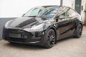 Black Tesla Model Y 2022 in Riga, with an engine capacity of 2.00 L and mileage of 42 thousand km for 54030 €, photo  on AUTOMOTO.COM.LV