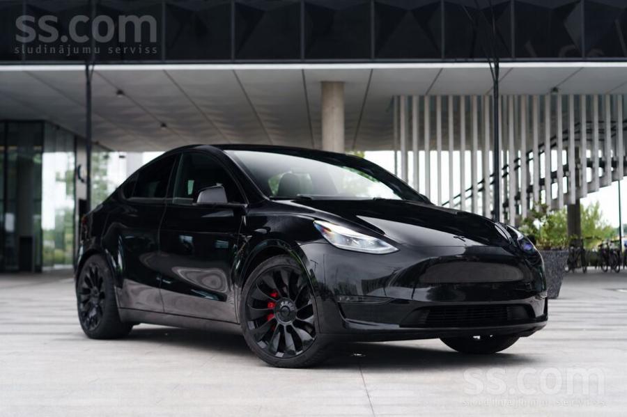 Melns Tesla Model Y 2022 Rīga, ar dzinēja tilpumu 0.00 L un nobraukumu 40 tūkst. km par 34800 €, foto 1 vietnē AUTOMOTO.COM.LV