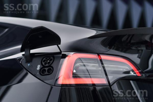 Melns Tesla Model Y 2022 Rīga, ar dzinēja tilpumu 0.00 L un nobraukumu 40 tūkst. km par 34800 €, foto 8 vietnē AUTOMOTO.COM.LV