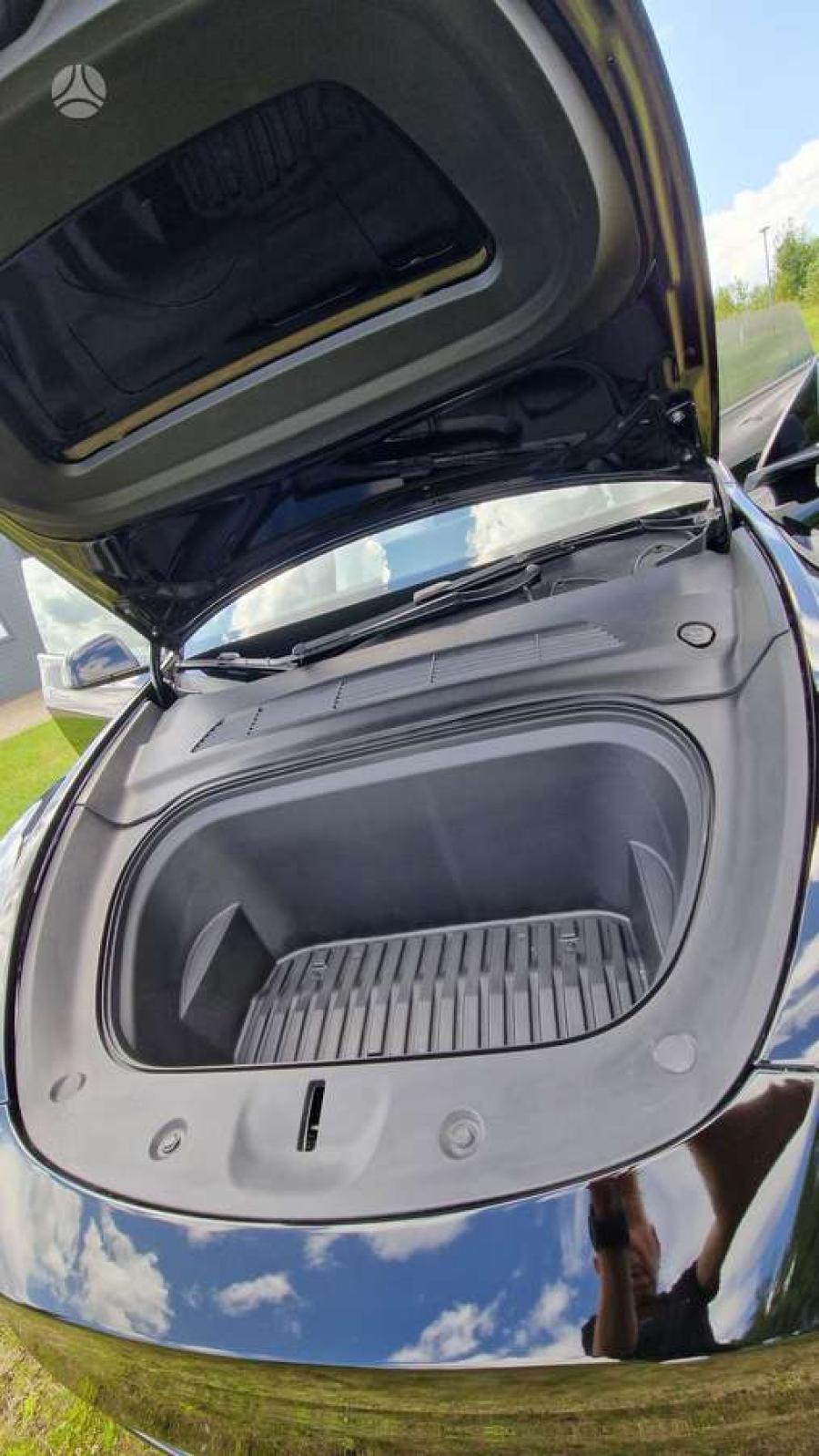 Black Tesla Model Y 2023 in Kaisiadorys, with an engine capacity of 0.00 L and mileage of 54 thousand km for 27900 €, photo 30 on AUTOMOTO.COM.LV