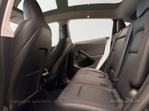 Black Tesla Model Y 2022 in Tallinn, with an engine capacity of 0.00 L and mileage of 76 thousand km for 37900 €, photo 6 on AUTOMOTO.COM.LV