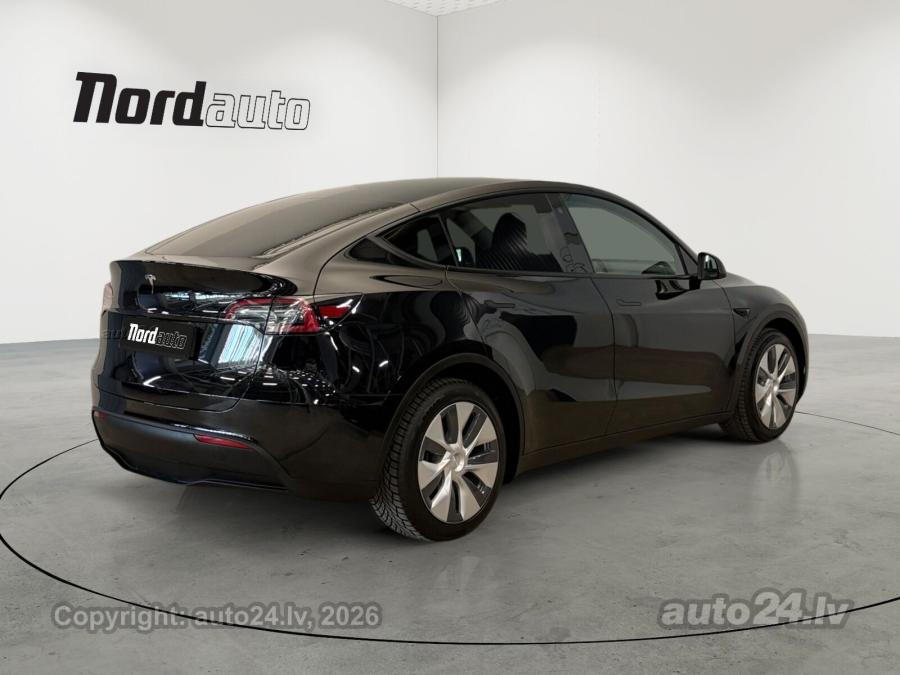 Black Tesla Model Y 2022 in Tallinn, with an engine capacity of 0.00 L and mileage of 36 thousand km for 38900 €, photo 3 on AUTOMOTO.COM.LV