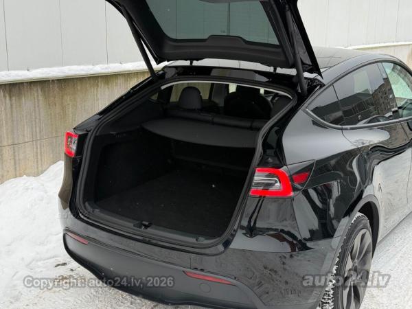 Black Tesla Model Y 2023 in Tallinn, with an engine capacity of 0.00 L and mileage of 39 thousand km for 39990 €, photo 6 on AUTOMOTO.COM.LV