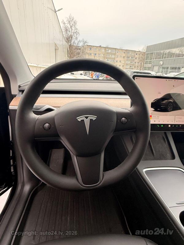 Black Tesla Model Y 2023 in Tallinn, with an engine capacity of 0.00 L and mileage of 39 thousand km for 39990 €, photo 10 on AUTOMOTO.COM.LV