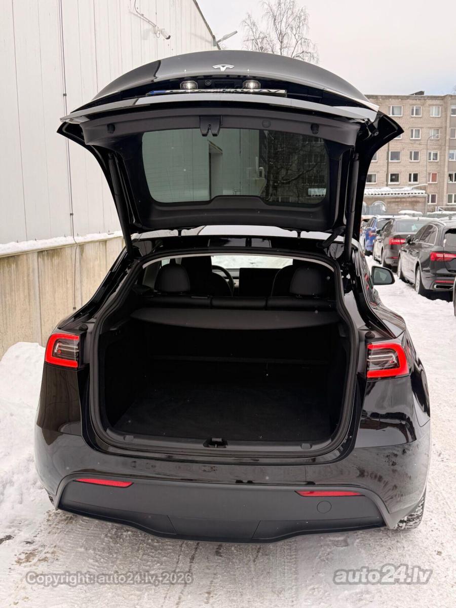 Melns Tesla Model Y 2023 Tallina, ar dzinēja tilpumu 0.00 L un nobraukumu 39 tūkst. km par 39990 €, foto 4 vietnē AUTOMOTO.COM.LV