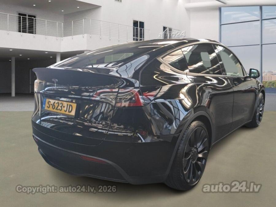 Melns Tesla Model Y 2023 Tallina, ar dzinēja tilpumu 0.00 L un nobraukumu 82 tūkst. km par 34800 €, foto 2 vietnē AUTOMOTO.COM.LV