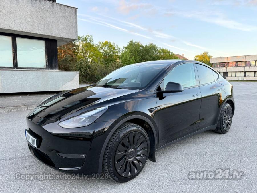 Black Tesla Model Y 2023 in Tallinn, with an engine capacity of 0.00 L and mileage of 90 thousand km for 34800 €, photo 3 on AUTOMOTO.COM.LV