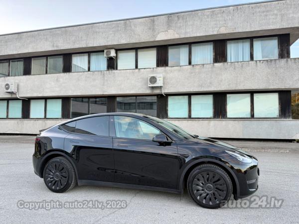 Melns Tesla Model Y 2023 Tallina, ar dzinēja tilpumu 0.00 L un nobraukumu 90 tūkst. km par 34800 €, foto 3 vietnē AUTOMOTO.COM.LV