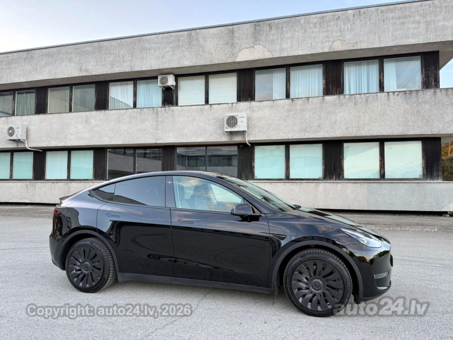 Black Tesla Model Y 2023 in Tallinn, with an engine capacity of 0.00 L and mileage of 90 thousand km for 34800 €, photo 4 on AUTOMOTO.COM.LV