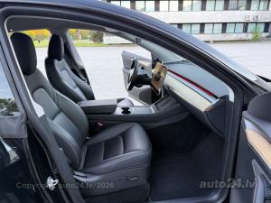 Black Tesla Model Y 2023 in Tallinn, with an engine capacity of 0.00 L and mileage of 90 thousand km for 34800 €, photo 11 on AUTOMOTO.COM.LV