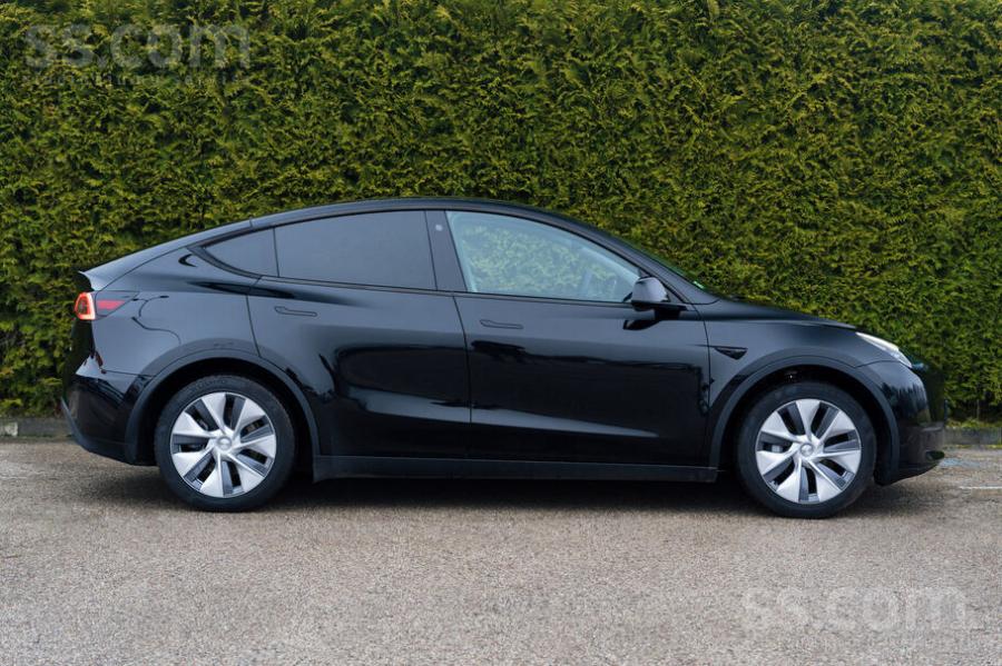 Melns Tesla Model Y 2023 Rīga, ar dzinēja tilpumu 0.00 L un nobraukumu 42 tūkst. km par 38500 €, foto 5 vietnē AUTOMOTO.COM.LV