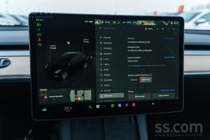 Melns Tesla Model Y 2023 Rīga, ar dzinēja tilpumu 0.00 L un nobraukumu 42 tūkst. km par 38500 €, foto 33 vietnē AUTOMOTO.COM.LV