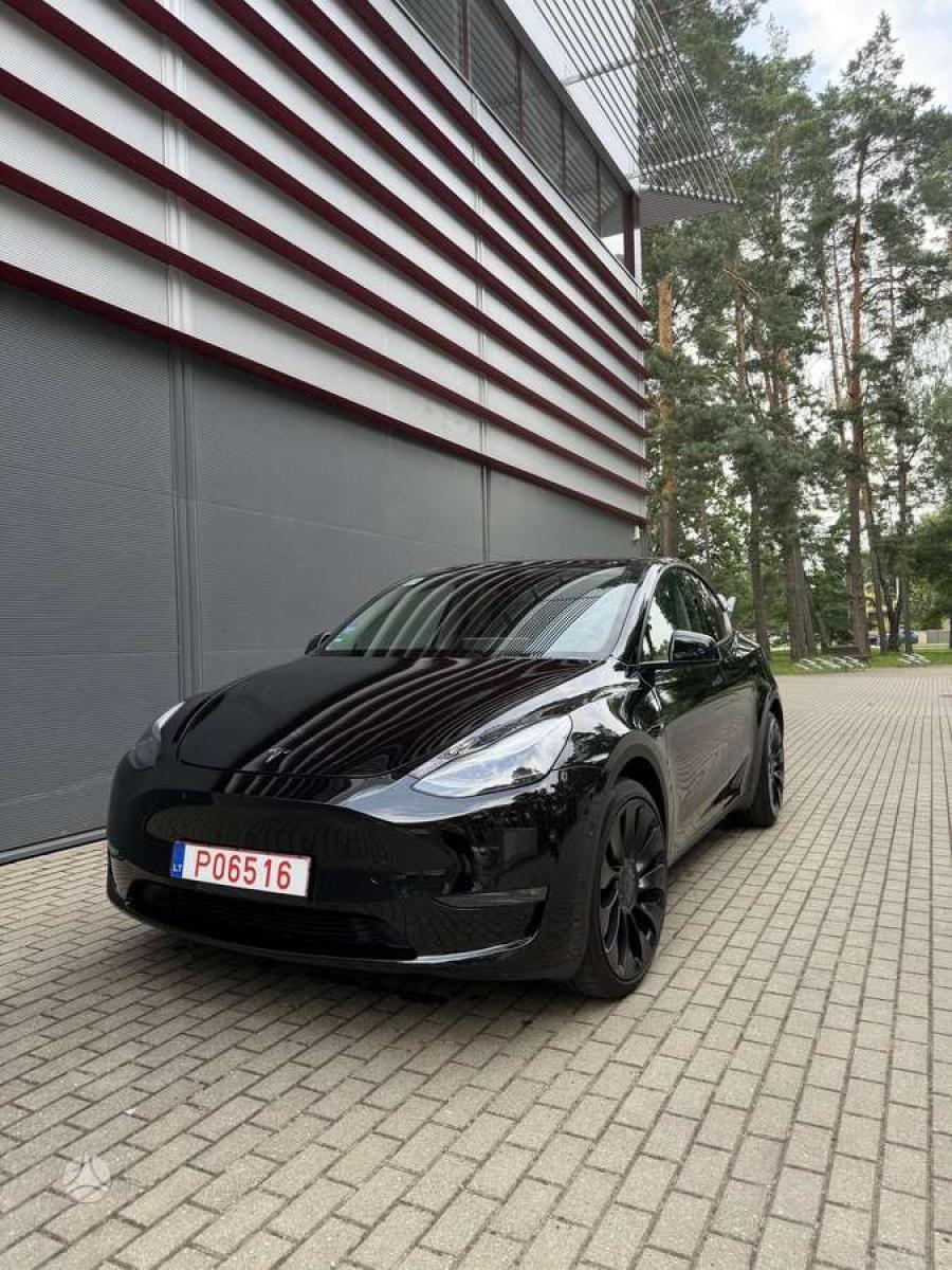 Melns Tesla Model Y 2023 Viļņa, ar dzinēja tilpumu 0.00 L un nobraukumu 66 tūkst. km par 32900 €, foto 3 vietnē AUTOMOTO.COM.LV