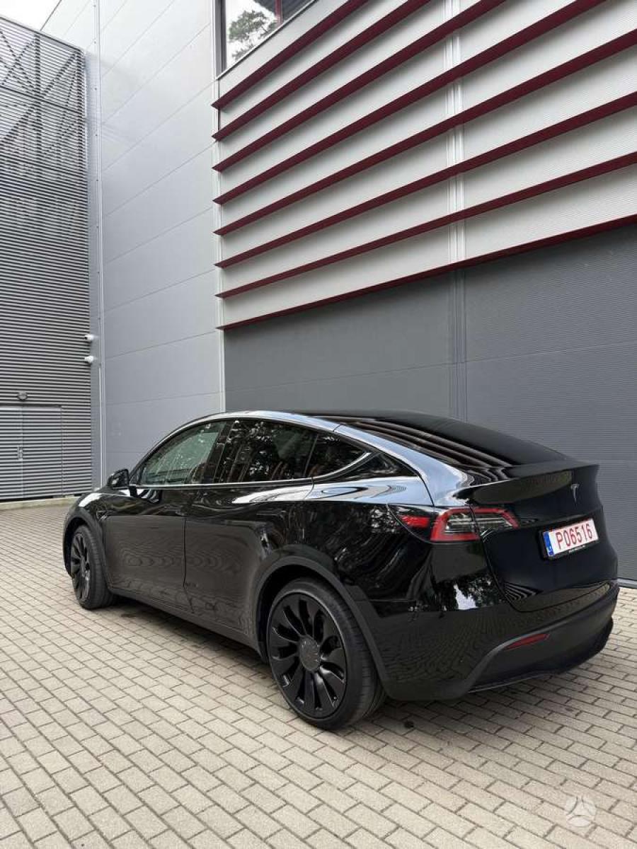 Melns Tesla Model Y 2023 Viļņa, ar dzinēja tilpumu 0.00 L un nobraukumu 66 tūkst. km par 32900 €, foto 5 vietnē AUTOMOTO.COM.LV