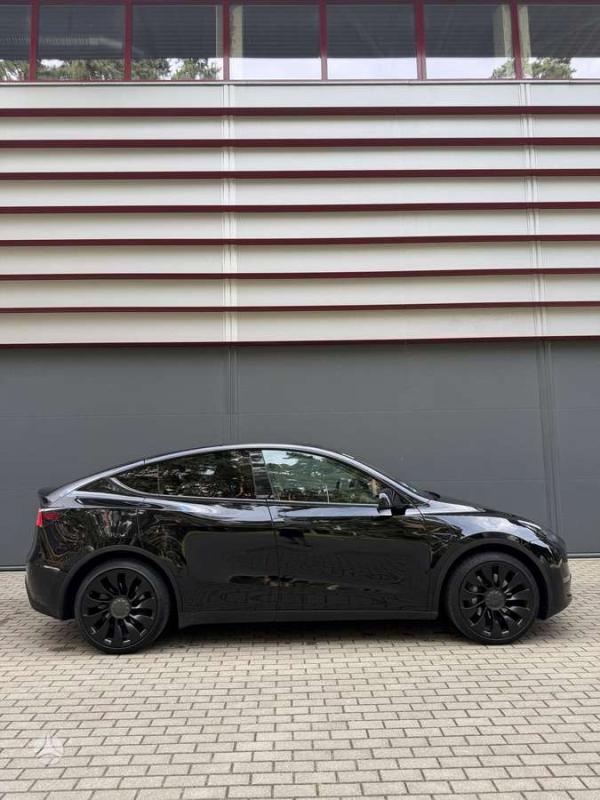 Melns Tesla Model Y 2023 Viļņa, ar dzinēja tilpumu 0.00 L un nobraukumu 66 tūkst. km par 32900 €, foto 5 vietnē AUTOMOTO.COM.LV