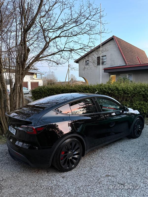 Tesla Model Y 2023 in Tallinn on AUTOMOTO.COM.LV Black Tesla Model Y 2023 in Tallinn, with an engine capacity of 0.00 L and mileage of 109 thousand km for 34800 €, photo 5 on AUTOMOTO.COM.LV