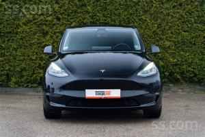 Black Tesla Model Y 2024 in Riga, with an engine capacity of 0.00 L and mileage of 24 thousand km for 43900 €, photo 2 on AUTOMOTO.COM.LV