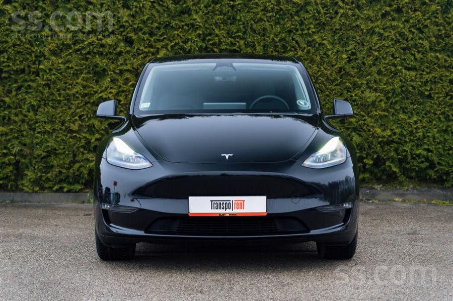 Black Tesla Model Y 2024 in Riga, with an engine capacity of 0.00 L and mileage of 24 thousand km for 43900 €, photo 2 on AUTOMOTO.COM.LV