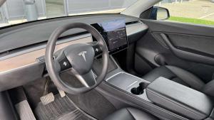 Blue Tesla Model Y 2021 in Vilnius, with an engine capacity of 0.00 L and mileage of 67 thousand km for 26990 €, photo 13 on AUTOMOTO.COM.LV