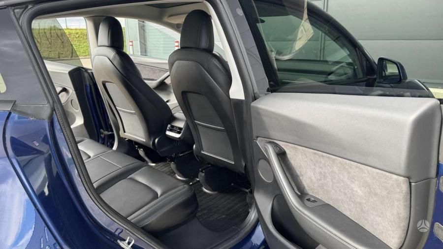 Blue Tesla Model Y 2021 in Vilnius, with an engine capacity of 0.00 L and mileage of 67 thousand km for 26990 €, photo 17 on AUTOMOTO.COM.LV