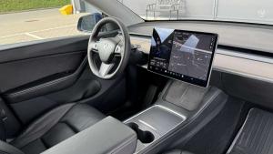 Blue Tesla Model Y 2021 in Vilnius, with an engine capacity of 0.00 L and mileage of 67 thousand km for 26990 €, photo 19 on AUTOMOTO.COM.LV
