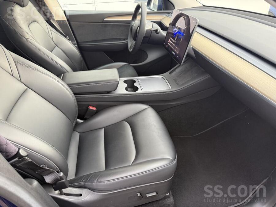 Blue Tesla Model Y 2022 in Riga, with an engine capacity of 0.00 L and mileage of 123 thousand km for 28900 €, photo 10 on AUTOMOTO.COM.LV