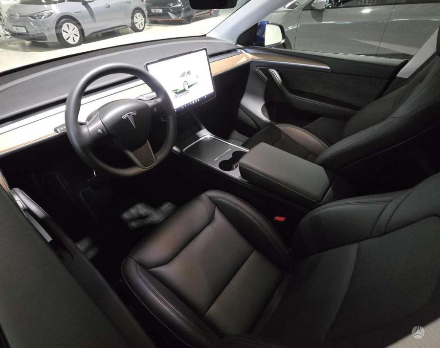 Blue Tesla Model Y 2023 in Siauliai, with an engine capacity of 0.00 L and mileage of 34 thousand km for 26900 €, photo 29 on AUTOMOTO.COM.LV