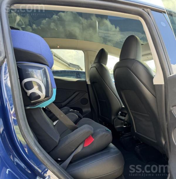 Blue Tesla Model Y 2023 in Riga, with an engine capacity of 0.00 L and mileage of 111 thousand km for 30450 €, photo 5 on AUTOMOTO.COM.LV