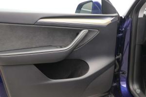Blue Tesla Model Y 2023 in Vilnius, with an engine capacity of 0.00 L and mileage of 105 thousand km for 33900 €, photo 16 on AUTOMOTO.COM.LV