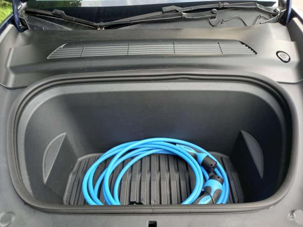 Blue Tesla Model Y 2024 in Tartu, with an engine capacity of 0.00 L and mileage of 69 thousand km for 39200 €, photo 10 on AUTOMOTO.COM.LV