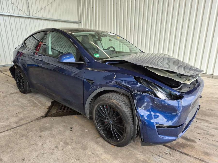Blue Tesla Model Y 2024 in Tallinn, with an engine capacity of 0.00 L and mileage of 52 thousand km for 23500 €, photo 3 on AUTOMOTO.COM.LV