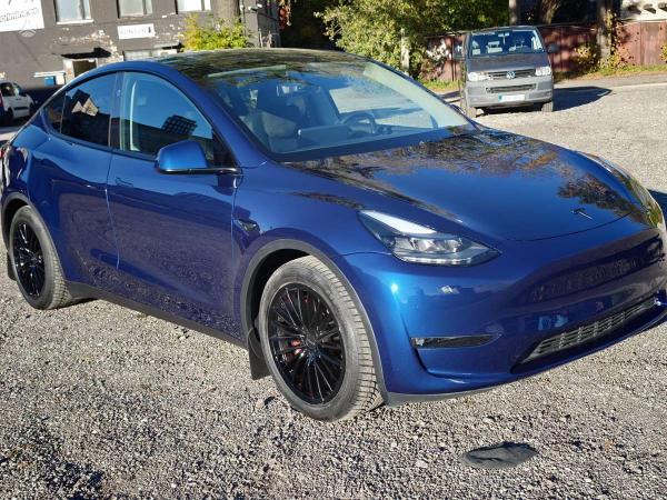 Zils Tesla Model Y 2024 Tallina, ar dzinēja tilpumu 0.00 L un nobraukumu 52 tūkst. km par 37500 €, foto 1 vietnē AUTOMOTO.COM.LV