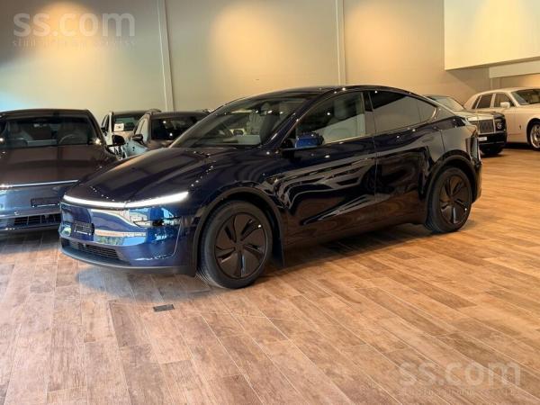 Blue Tesla Model Y 2026 in Riga, with an engine capacity of 0.00 L and mileage of 10 thousand km for 59900 €, photo 2 on AUTOMOTO.COM.LV