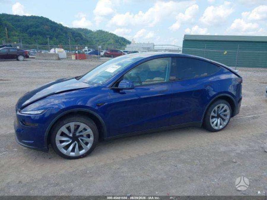 Blue Tesla Model Y 2026 in Klaipeda, with an engine capacity of 0.00 L and mileage of 22 thousand km for 17900 €, photo 5 on AUTOMOTO.COM.LV
