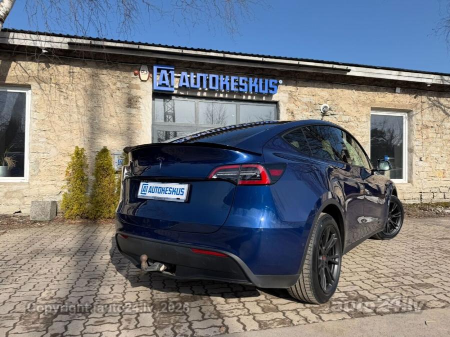 Blue Tesla Model Y 2022 in Tallinn, with an engine capacity of 0.00 L and mileage of 55 thousand km for 33990 €, photo 2 on AUTOMOTO.COM.LV