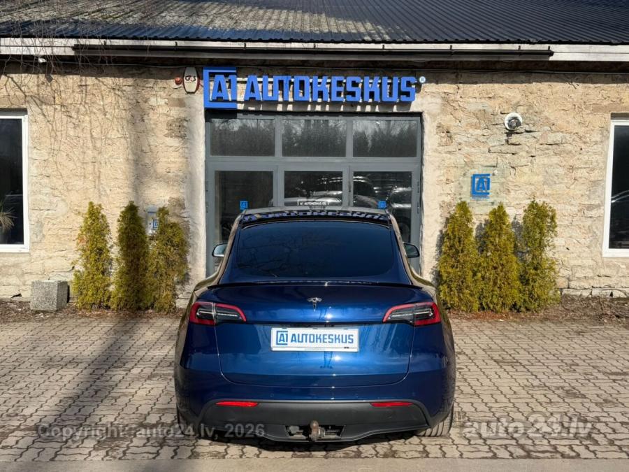 Blue Tesla Model Y 2022 in Tallinn, with an engine capacity of 0.00 L and mileage of 55 thousand km for 33990 €, photo 11 on AUTOMOTO.COM.LV