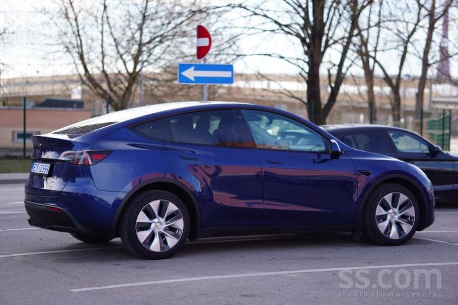 Blue Tesla Model Y 2022 in Riga, with an engine capacity of 0.00 L and mileage of 72 thousand km for 31999 €, photo 1 on AUTOMOTO.COM.LV