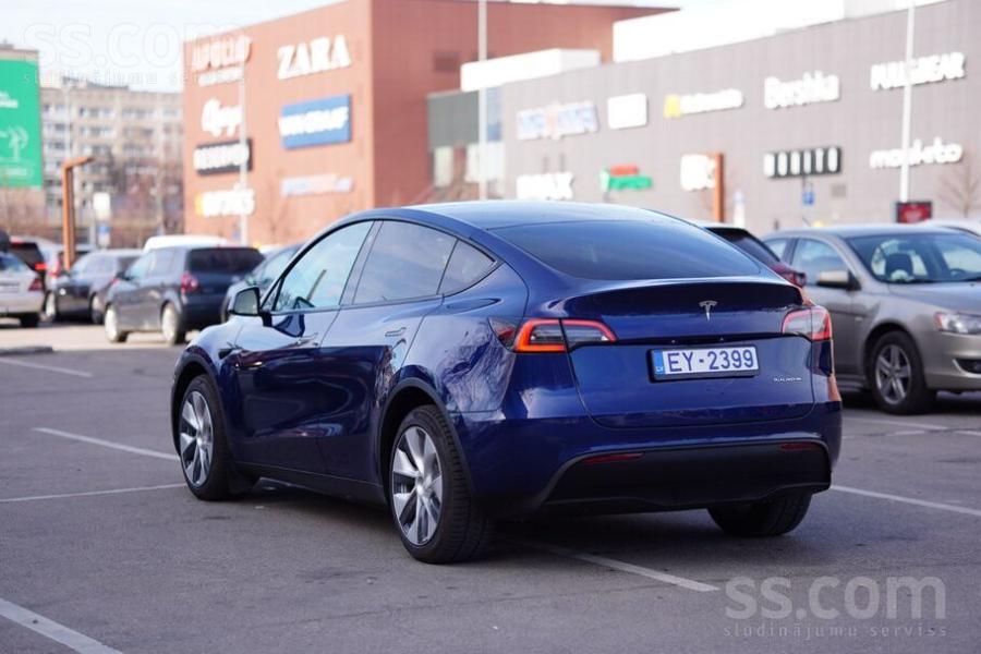 Blue Tesla Model Y 2022 in Riga, with an engine capacity of 0.00 L and mileage of 72 thousand km for 31999 €, photo 4 on AUTOMOTO.COM.LV