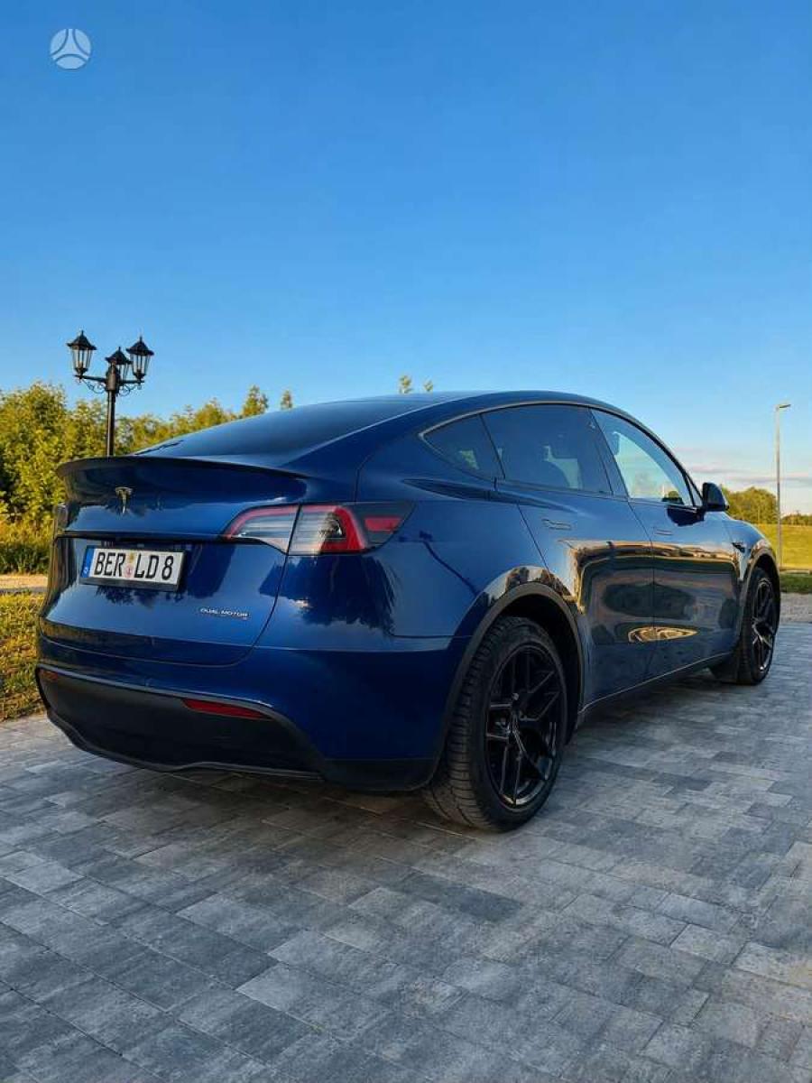 Blue Tesla Model Y 2023 in Vilnius, with an engine capacity of 0.00 L and mileage of 72 thousand km for 25700 €, photo 5 on AUTOMOTO.COM.LV