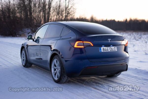 Blue Tesla Model Y 2024 in Parnu, with an engine capacity of 0.00 L and mileage of 19 thousand km for 31990 €, photo 4 on AUTOMOTO.COM.LV