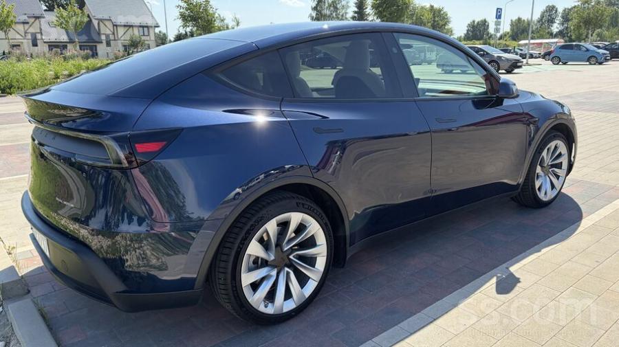 Blue Tesla Model Y 2026 in Riga, with an engine capacity of 0.00 L and mileage of 20 thousand km for 57000 €, photo 4 on AUTOMOTO.COM.LV