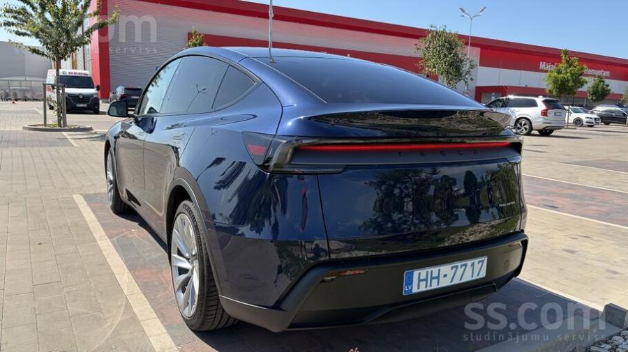 Blue Tesla Model Y 2026 in Riga, with an engine capacity of 0.00 L and mileage of 20 thousand km for 57000 €, photo 5 on AUTOMOTO.COM.LV