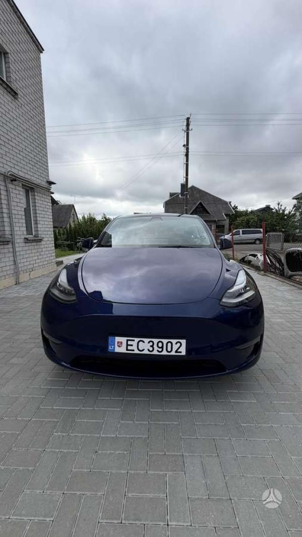 Blue Tesla Model Y 2020 in Kaunas, with an engine capacity of 0.00 L and mileage of 110 thousand km for 21000 €, photo 2 on AUTOMOTO.COM.LV