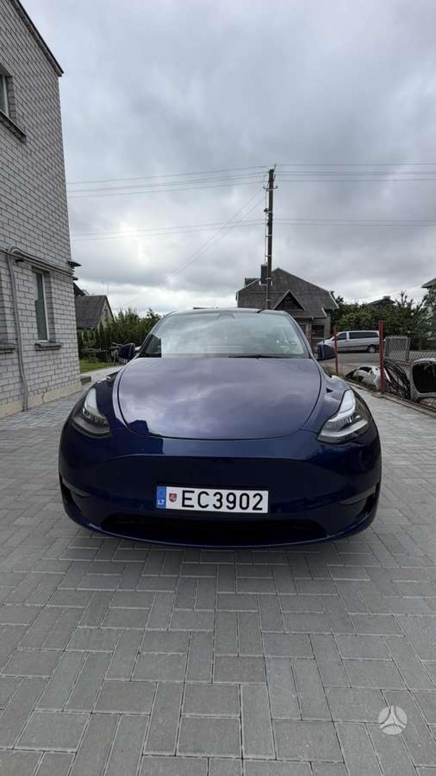 Blue Tesla Model Y 2020 in Kaunas, with an engine capacity of 0.00 L and mileage of 110 thousand km for 21000 €, photo 3 on AUTOMOTO.COM.LV