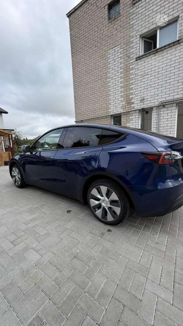 Blue Tesla Model Y 2020 in Kaunas, with an engine capacity of 0.00 L and mileage of 110 thousand km for 21000 €, photo 4 on AUTOMOTO.COM.LV