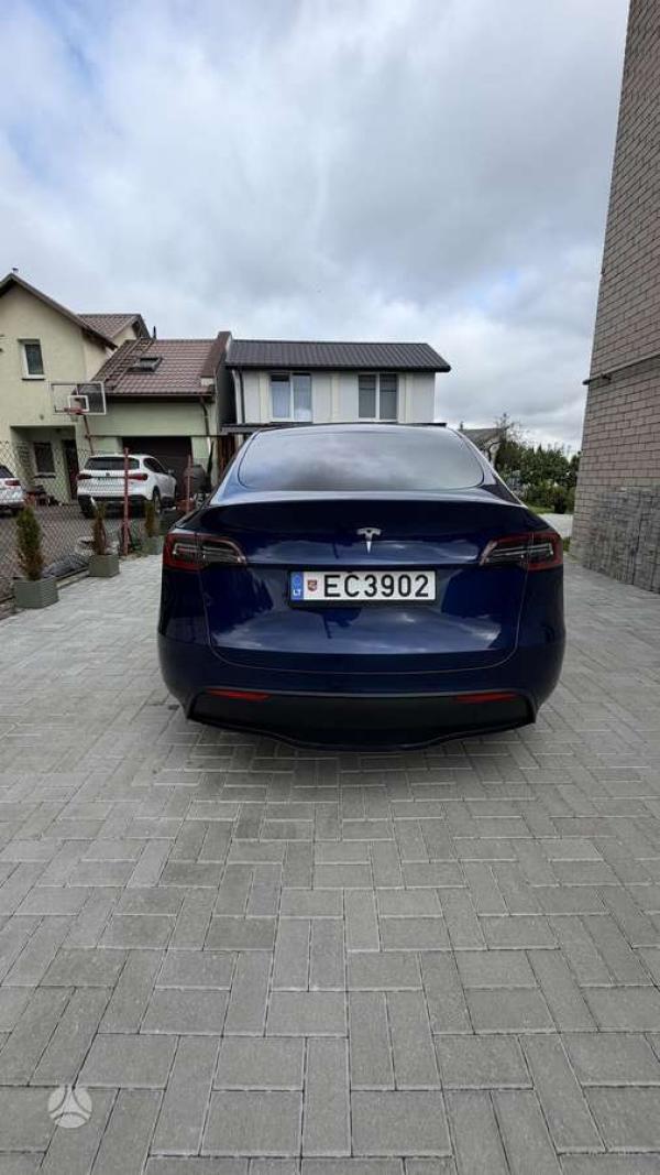 Blue Tesla Model Y 2020 in Kaunas, with an engine capacity of 0.00 L and mileage of 110 thousand km for 21000 €, photo 5 on AUTOMOTO.COM.LV